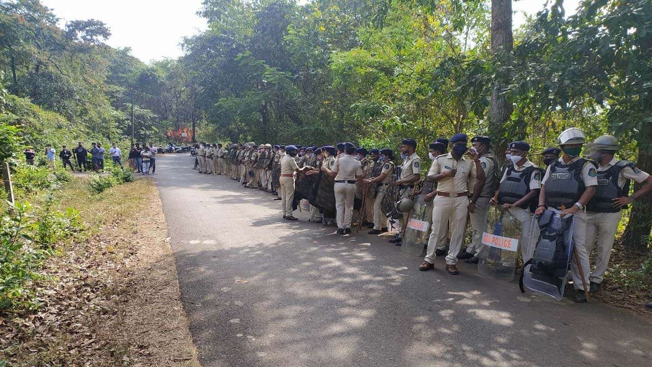 Violent clashes between villagers and police over proposed IIT-Goa campus