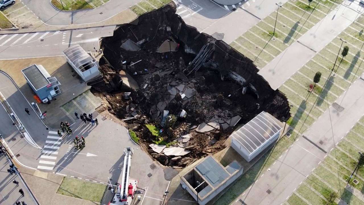 In Pics: Giant sinkhole in Naples gobbles up cars in parking lot