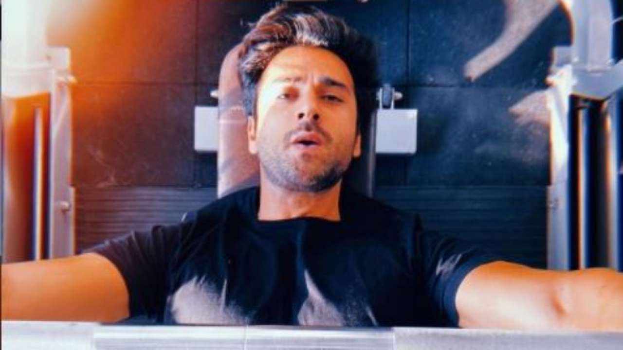 Photos of the Day: Ranveer Singh exudes 'alag-ich' vibes in pearl ...