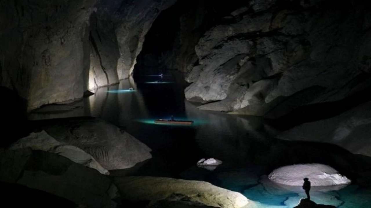 Inside pics of world's largest cave that can house a 40-storey building ...