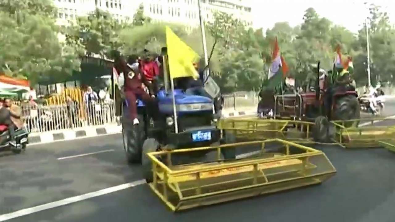 Tractor rally: Protestors attempt to run over police personnel as ...