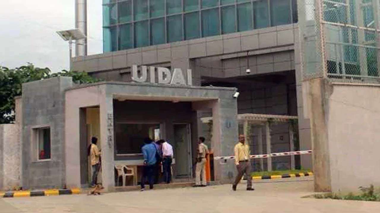 Dial THIS helpline number to avail major Aadhaar services at home ...