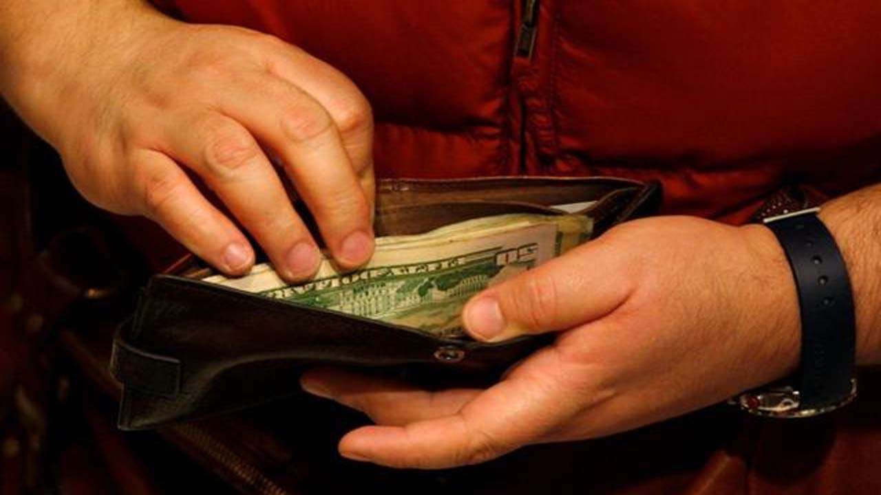 Wallet lost 53 years ago returned to 91-year-old US meteorologist, read ...