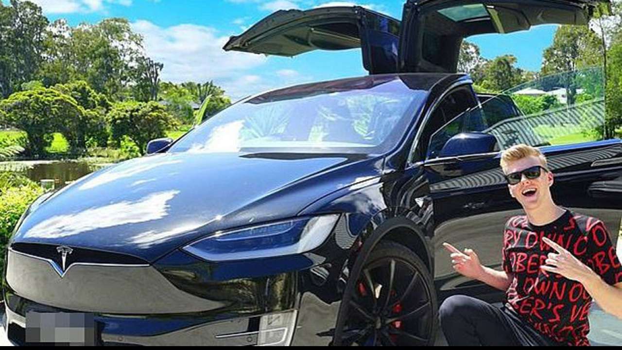 Meet 25-year-old millionaire YouTuber Lachlan Power, who dates models ...