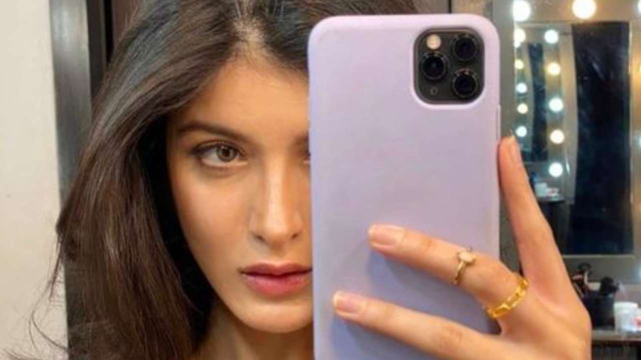 Photos Of The Day Shanaya Kapoors Stunning Mirror Selfie Katrina
