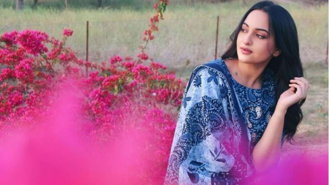 Photos of the Day: Jacqueline Fernandez wraps up 'Bachchan pandey ...