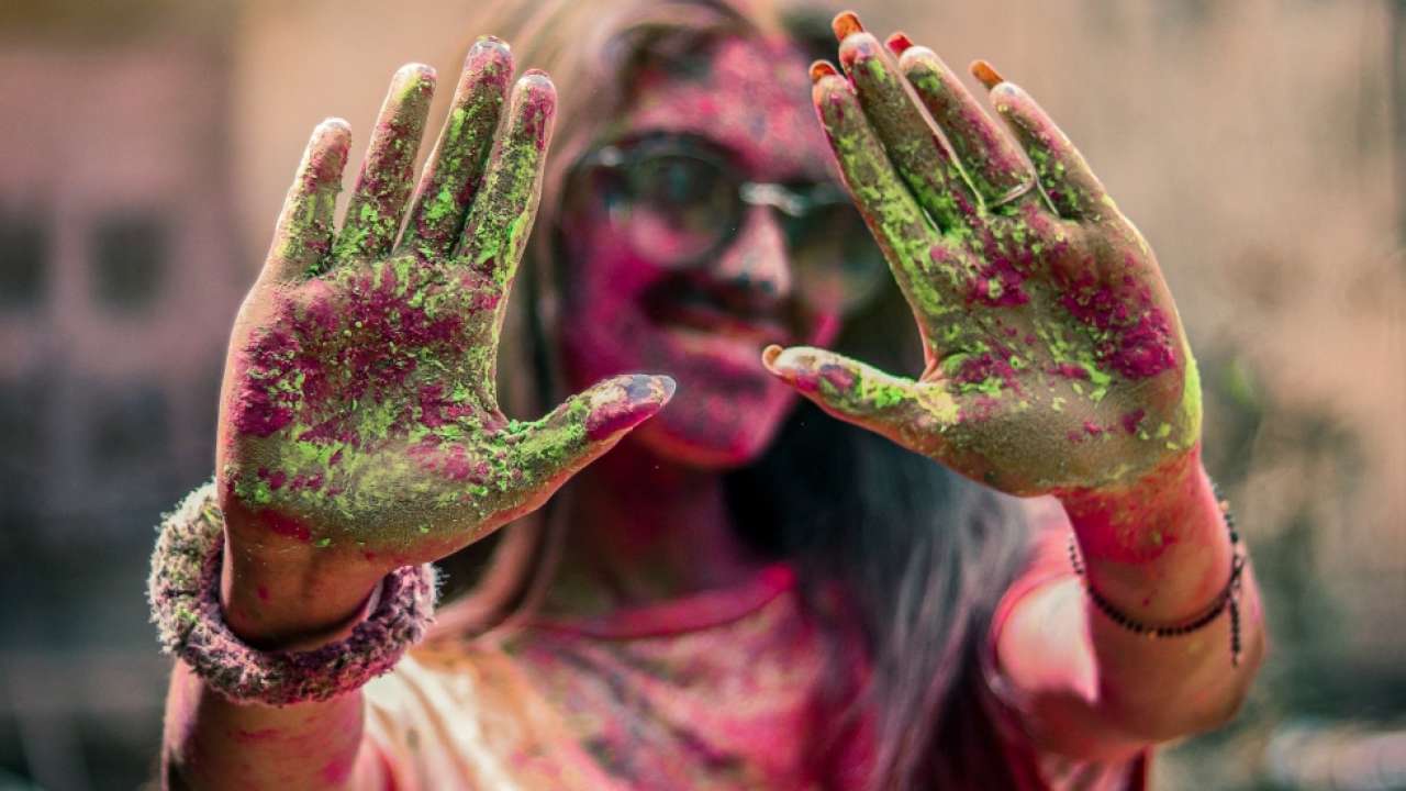 Holi 2021 checklist: Opt for smudge-free make-up, basic whites and ...
