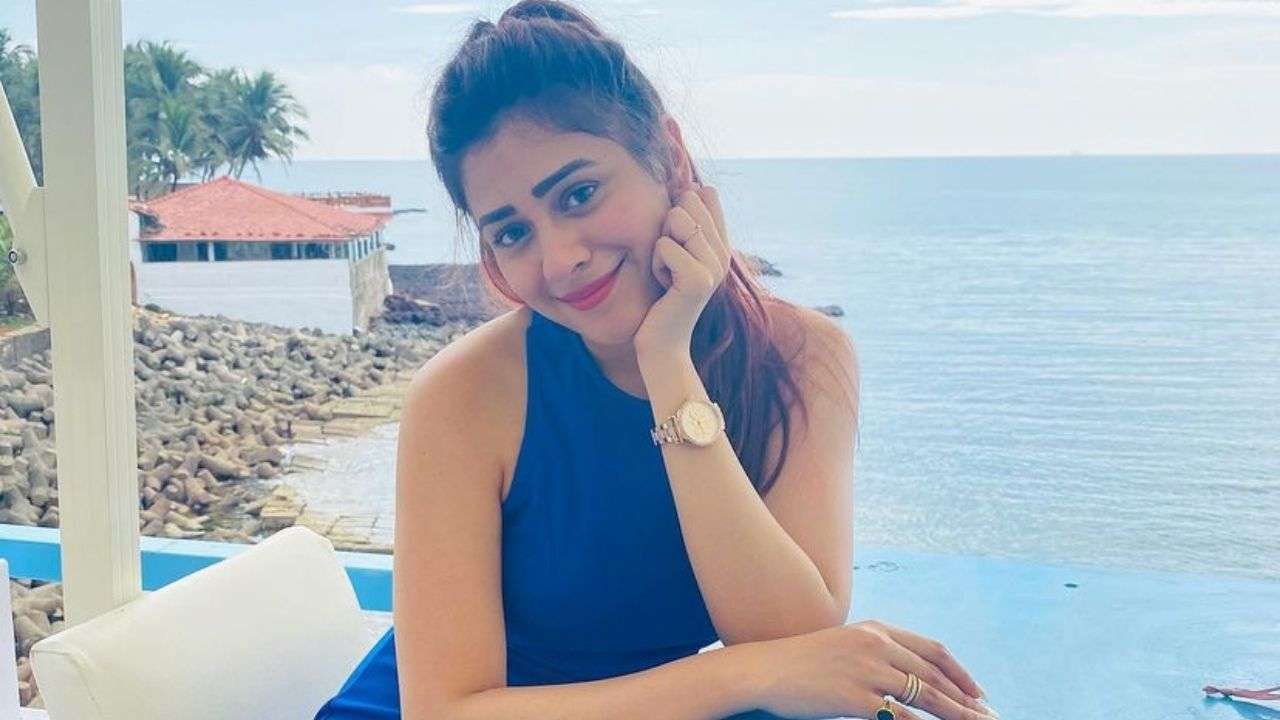 TV Actor Hiba Nawab says she can't wear bikini, show cleavage as she ...