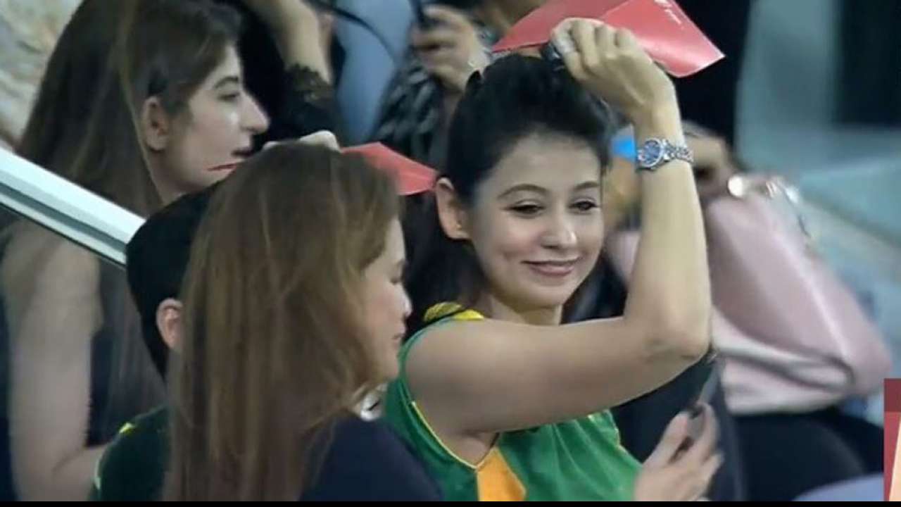 Meet Virat Kohli's fangirl Rizla Rehan who once said 'Mujhe Virat de do ...