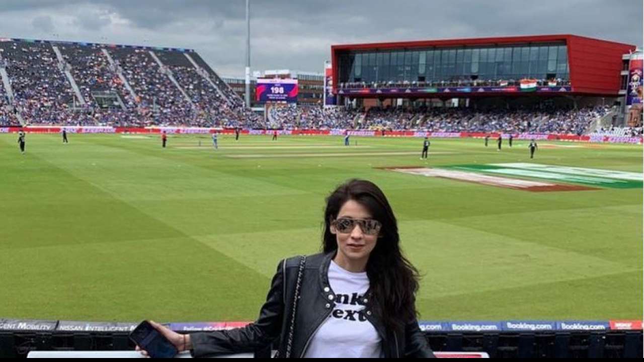 Meet Virat Kohli's fangirl Rizla Rehan who once said 'Mujhe Virat de do ...