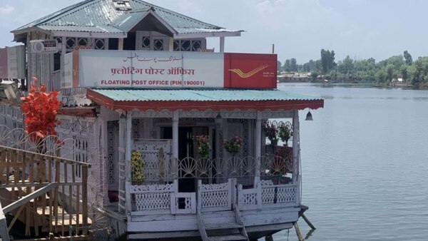 World's only floating post office on Dal Lake delivering letters to ...
