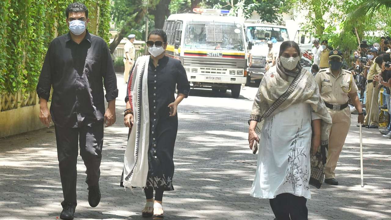 Dilip Kumar dies: CM Uddhav Thackeray, Dharmendra, Shabana Azmi and ...