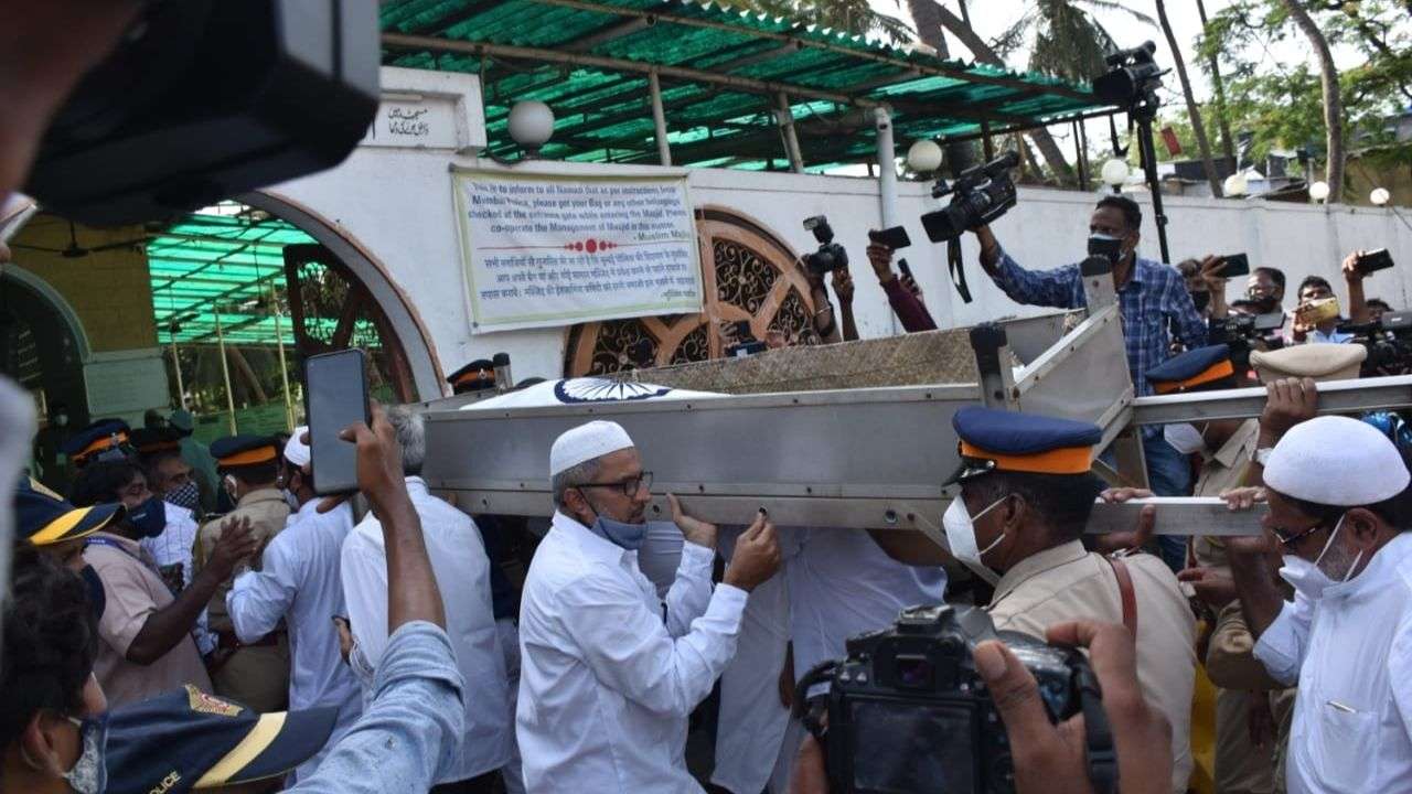 RIP Dilip Kumar: Legendary actor laid to rest with full state honours ...