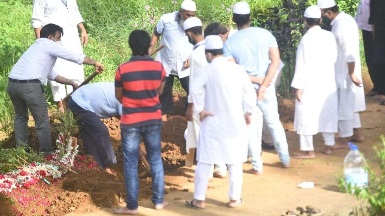 RIP Dilip Kumar: Legendary actor laid to rest with full state honours ...