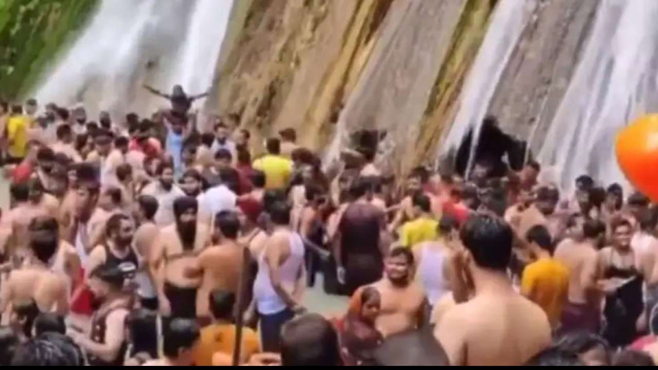 Maskless tourists throng Kempty Falls in Mussoorie, violate COVID-19 ...
