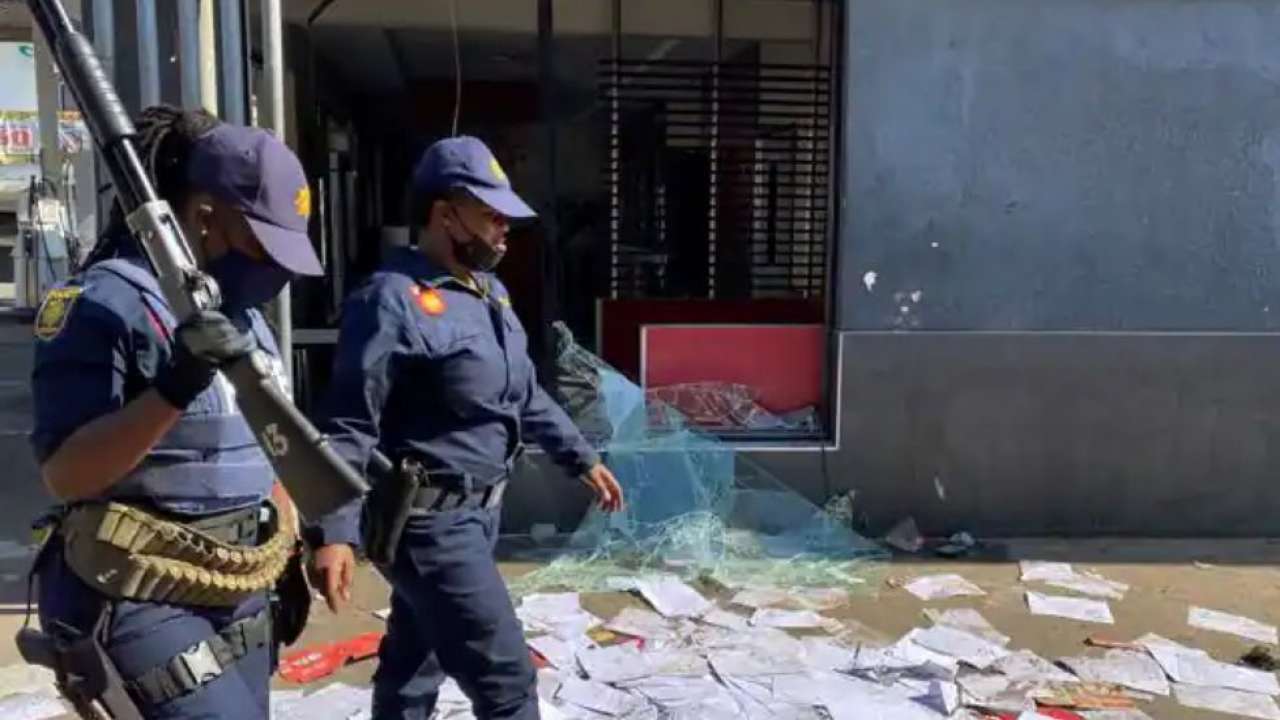 In Pics: Riots in South Africa as Jacob Zuma supporters ransack malls ...
