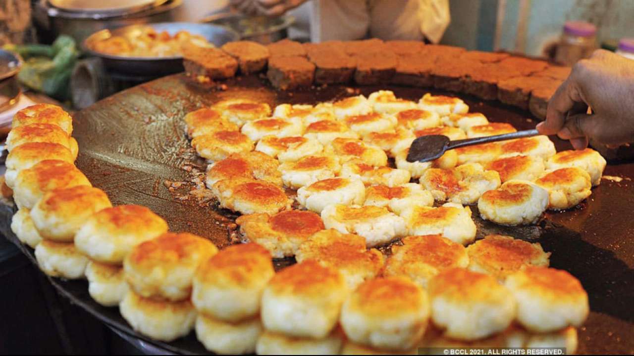 Tips to stay healthy this monsoon: Avoiding street food, increasing ...