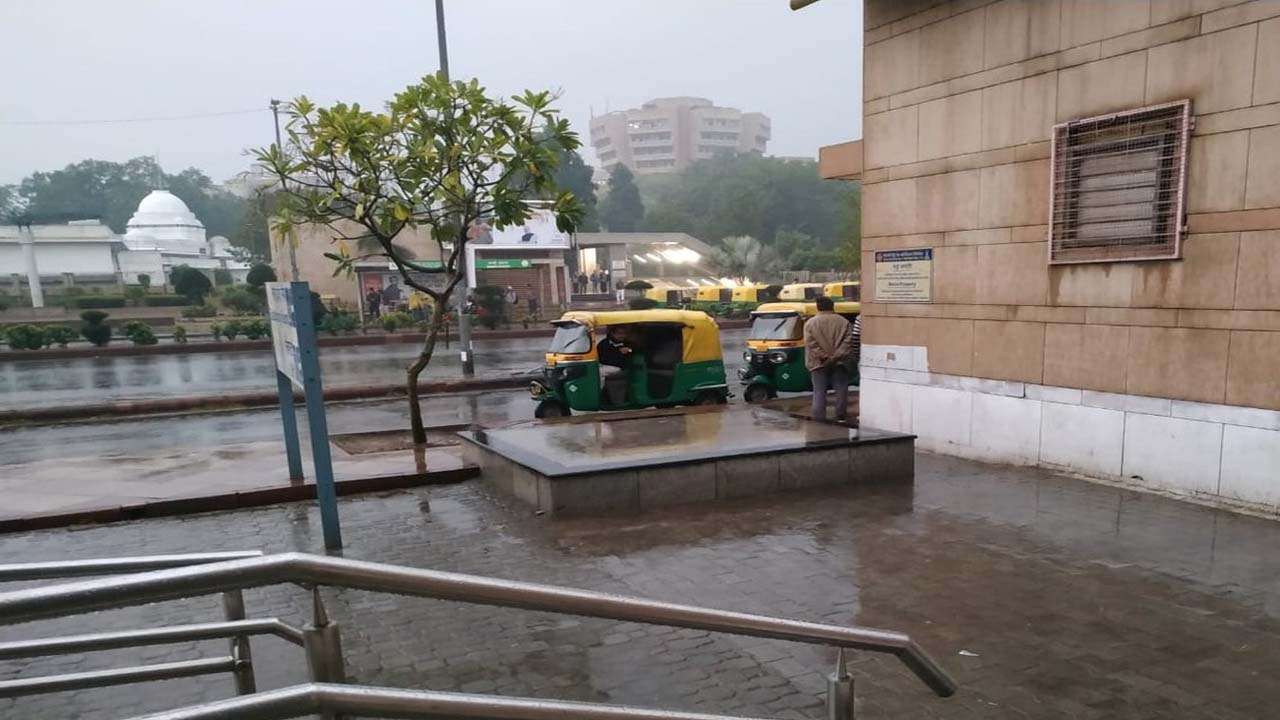 Light rain, cloudy skies likely over Delhi today, IMD issues orange ...