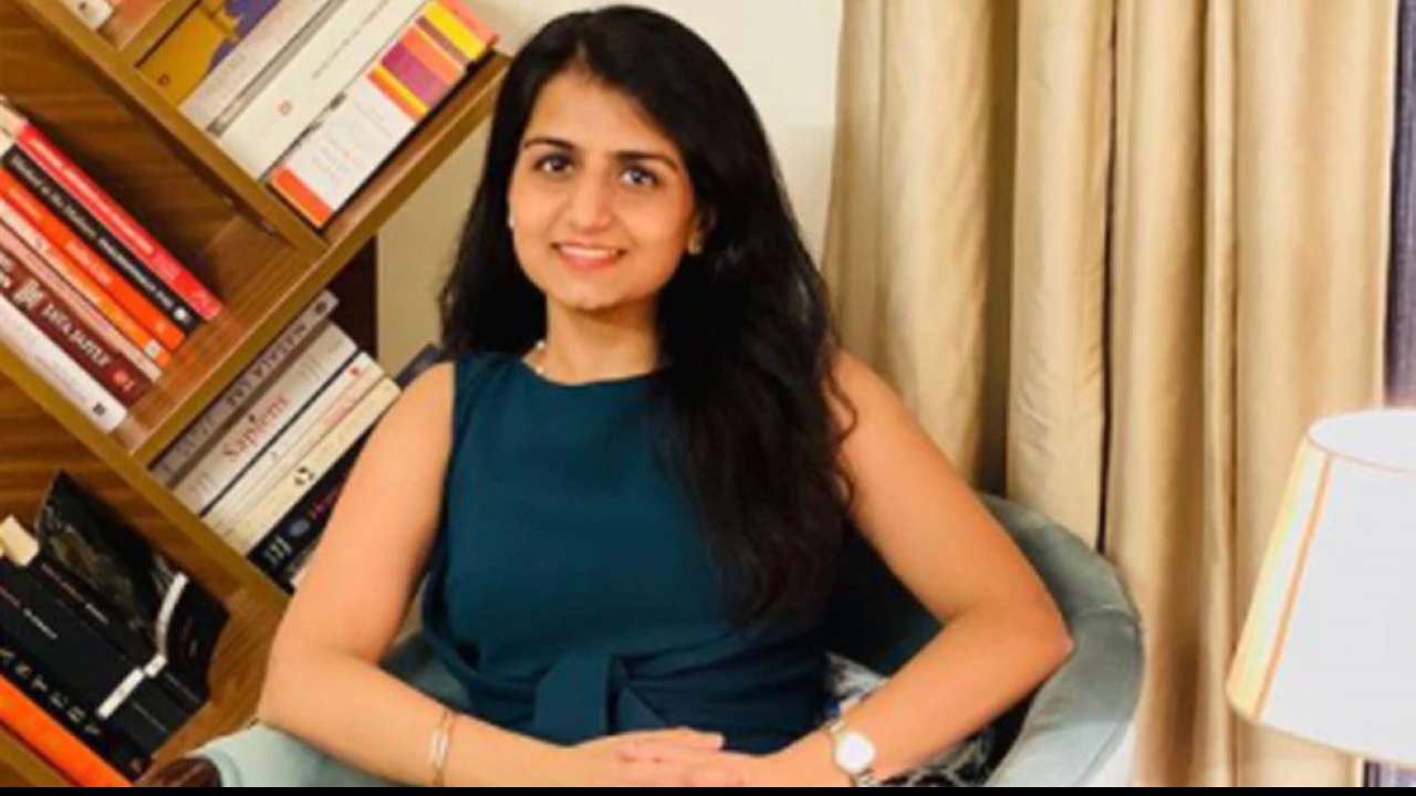 Meet IAS officer Saumya Sharma, who suffered loss of hearing at 16 but ...