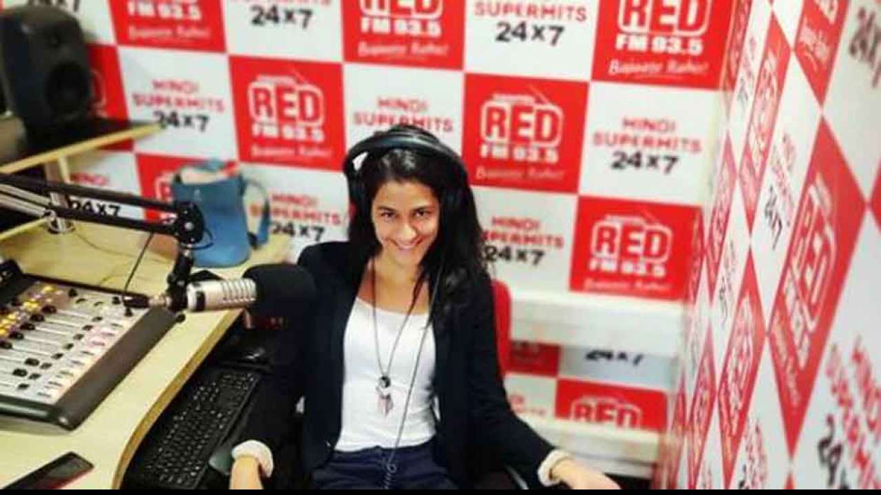 ICC T20 World Cup: Meet Disha Oberoi, the glamorous TV anchor whose ...