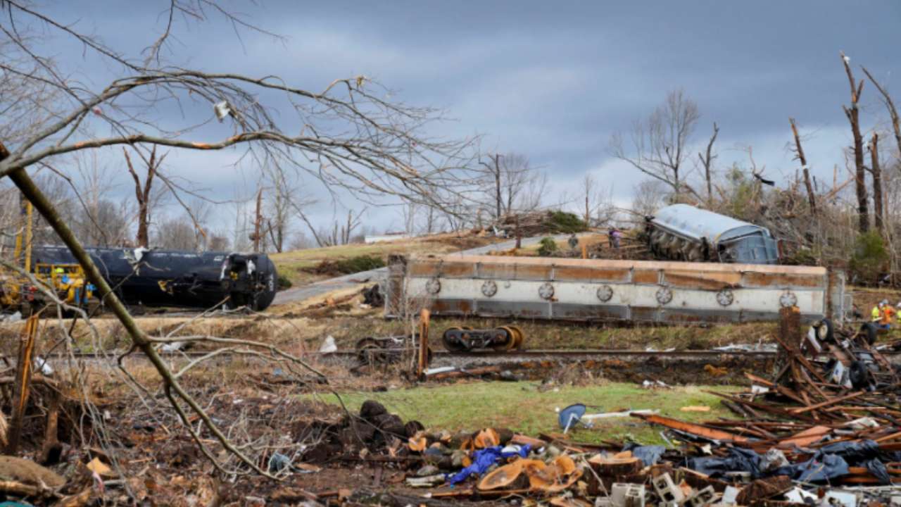 Devastating tornadoes in US leave houses completely destroyed, affect ...