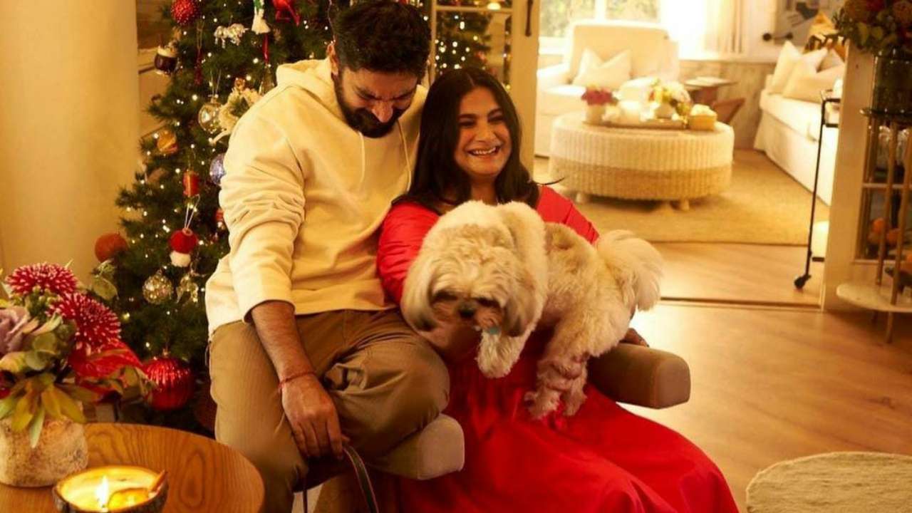Rhea Kapoor and Karan Boolani share a kiss on their first Christmas-See ...