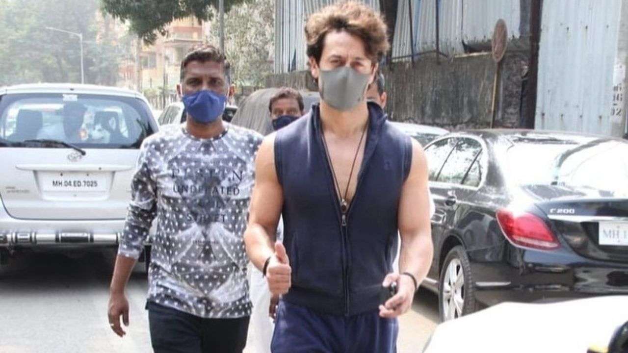 'Keep safe distance': Tiger Shroff instructs fans during selfie requests