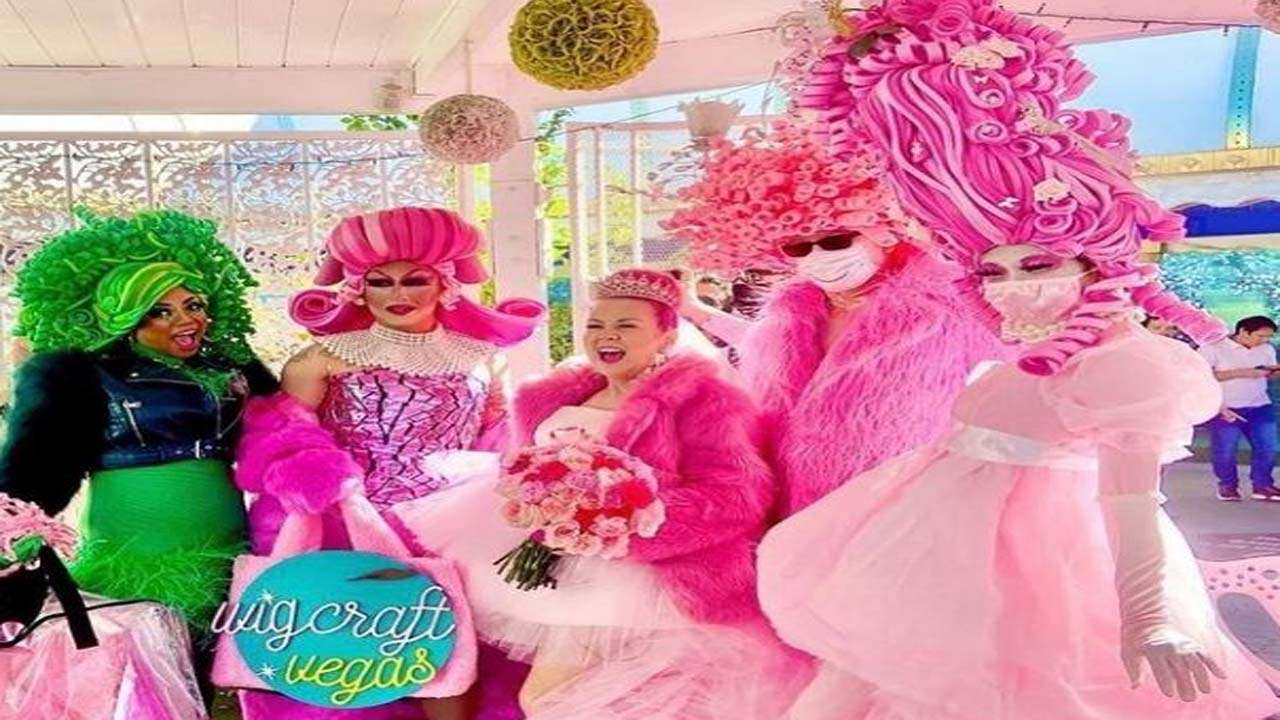 Woman gets married to 'PINK' colour in Las Vegas, here's a look at the ...