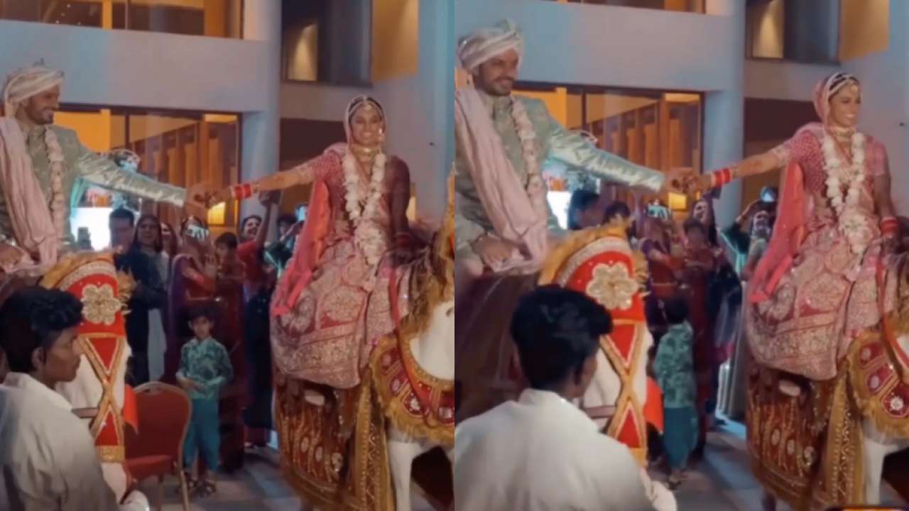 Grand entry! Bride and groom arrive on horses to their wedding - WATCH ...