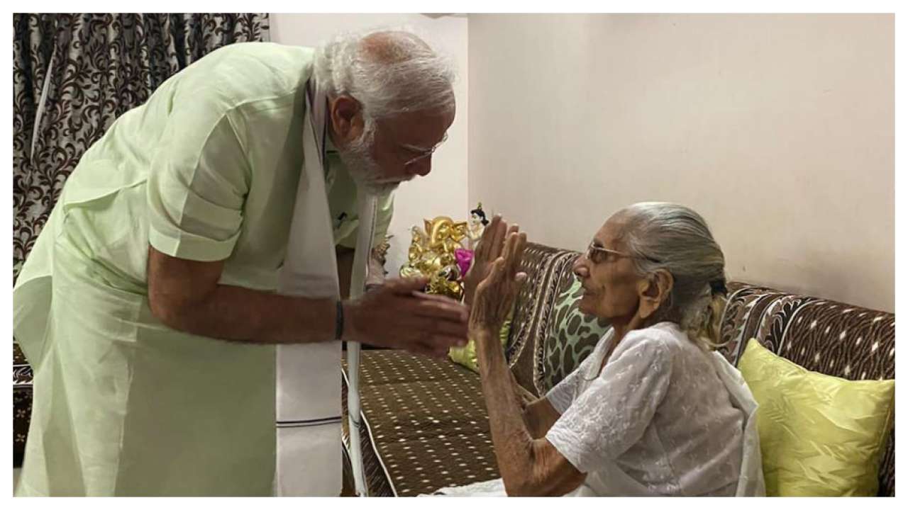 In Pics: PM Modi meets his mother Heeraben one day after BJP's victory ...