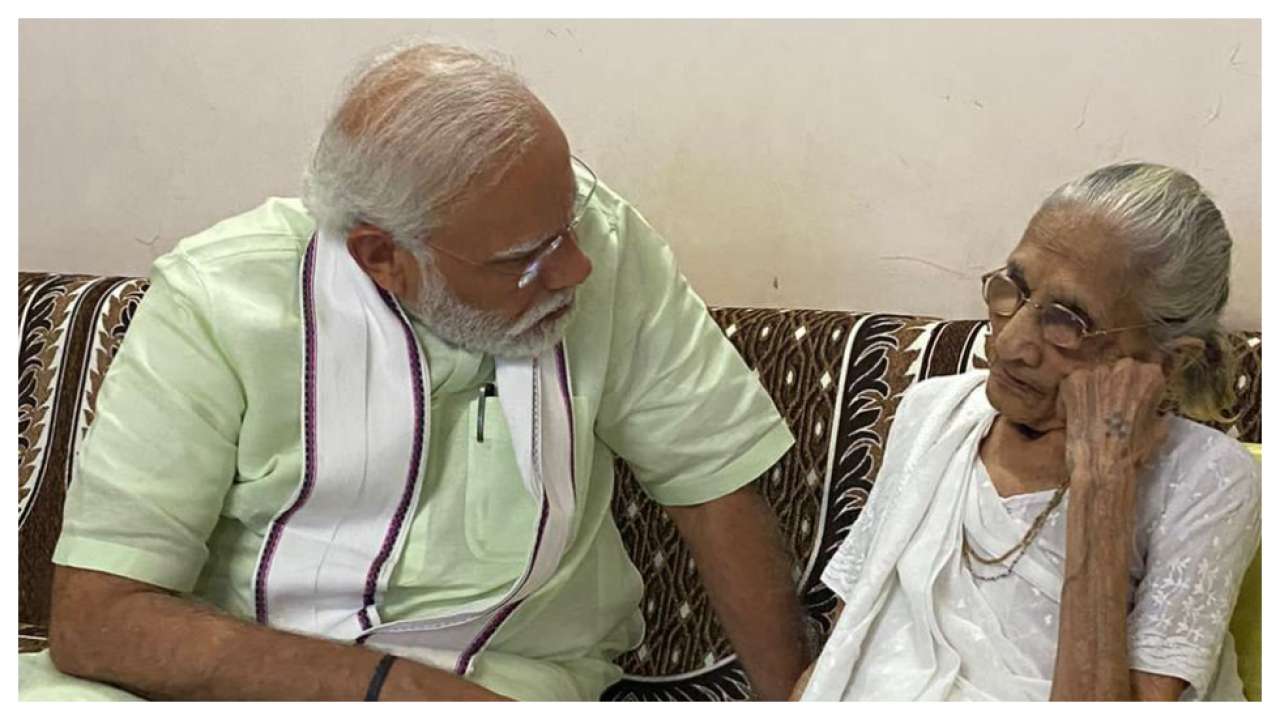 In Pics: PM Modi meets his mother Heeraben one day after BJP's victory ...