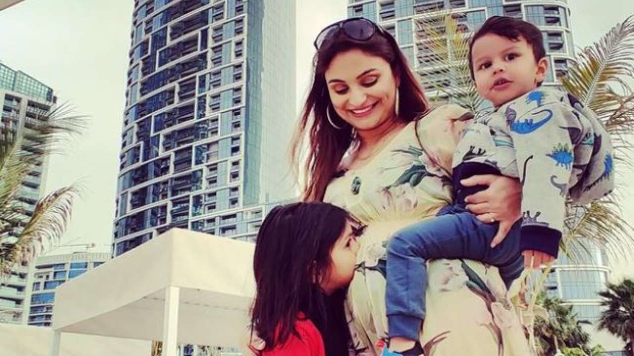 'Bigg Boss 8' contestant Dimpy Ganguly announces third pregnancy ...