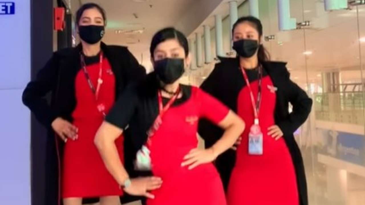 SpiceJet air hostesses groove to Kriti Sanon’s Param Sundari – WATCH ...