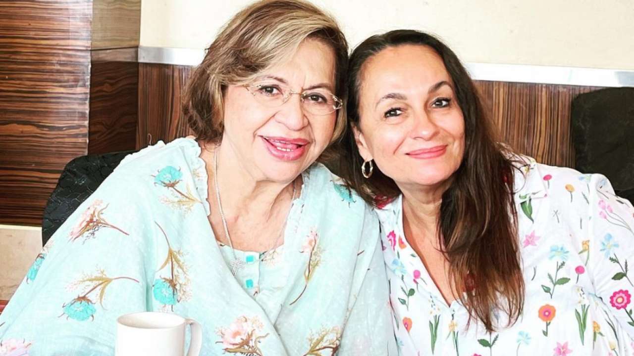 Soni Razdan, Helen are all smiles as they reunite after 20 years, photo ...