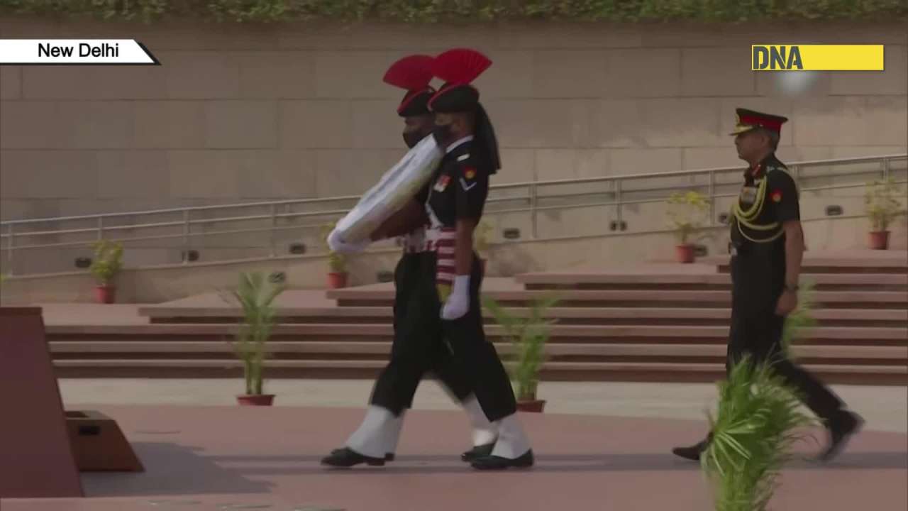 Lt General BS Raju lays wreath at National War Memorial in Delhi