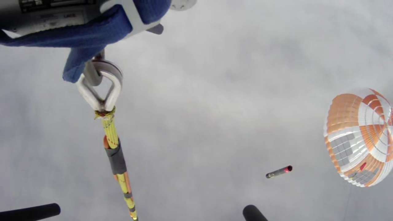 ‘Supersonic ballet’: Helicopter catches rocket falling from the sky ...