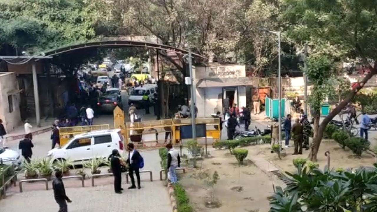 Huge fire breaks out near the judges chamber in Rohini court