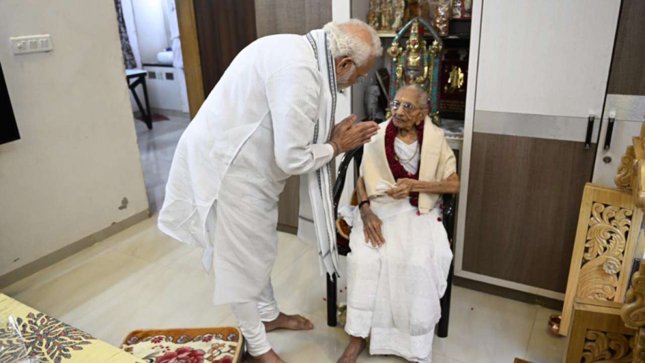 PM Modi celebrates 100th birthday of his mother, seeks her blessings ...