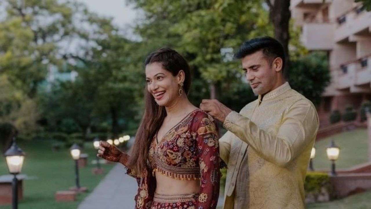 Ahead of wedding, Payal Rohatgi-Sangram Singh seek blessings at 800 ...