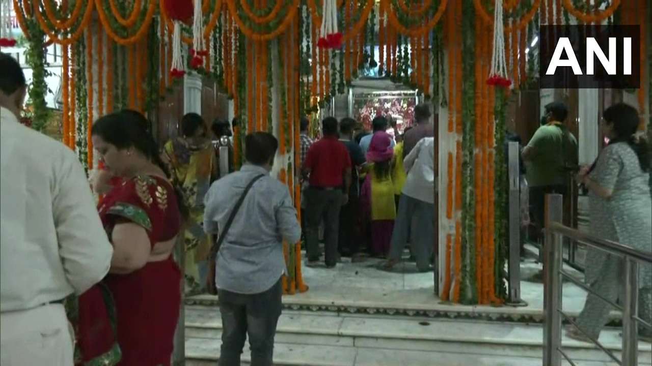 Sawan 4th Somvar 2022: Devotees offer prayers at Mandirs across India on the last Monday of ...