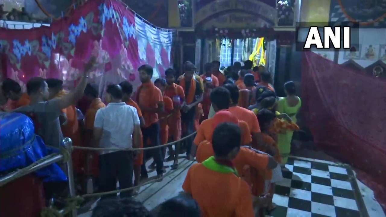 Sawan 4th Somvar 2022: Devotees offer prayers at Mandirs across India on the last Monday of ...