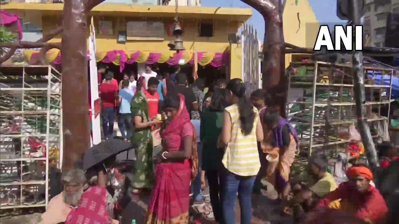 Sawan 4th Somvar 2022: Devotees offer prayers at Mandirs across India on the last Monday of ...