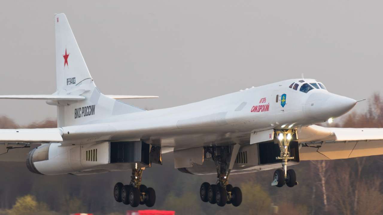 Tupolev Tu-160 'White Swan' for Indian Indian Air Force? Facts about ...
