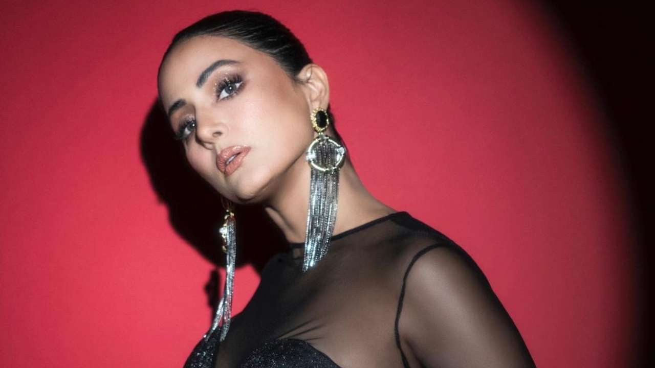 Hina Khan looks drop-dead gorgeous in shimmery dress, sizzling photos ...