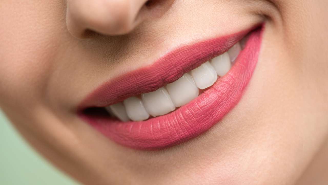 Oral health: What causes tooth discoloration?