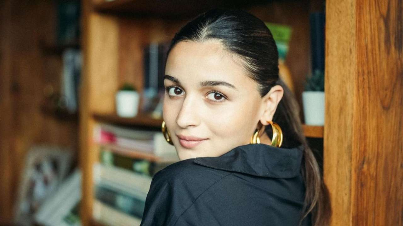 Brahmastra star Alia Bhatt stuns in all-black outfit, fans say 'beauty ...