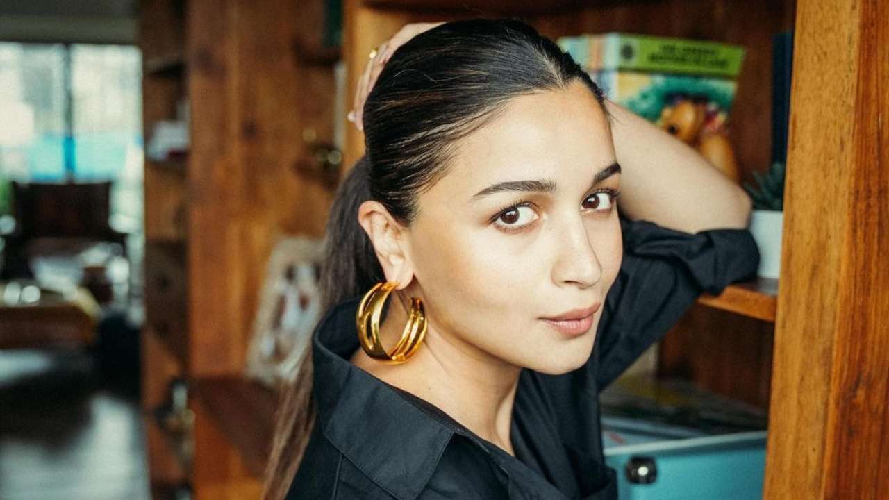 Brahmastra star Alia Bhatt stuns in all-black outfit, fans say 'beauty ...