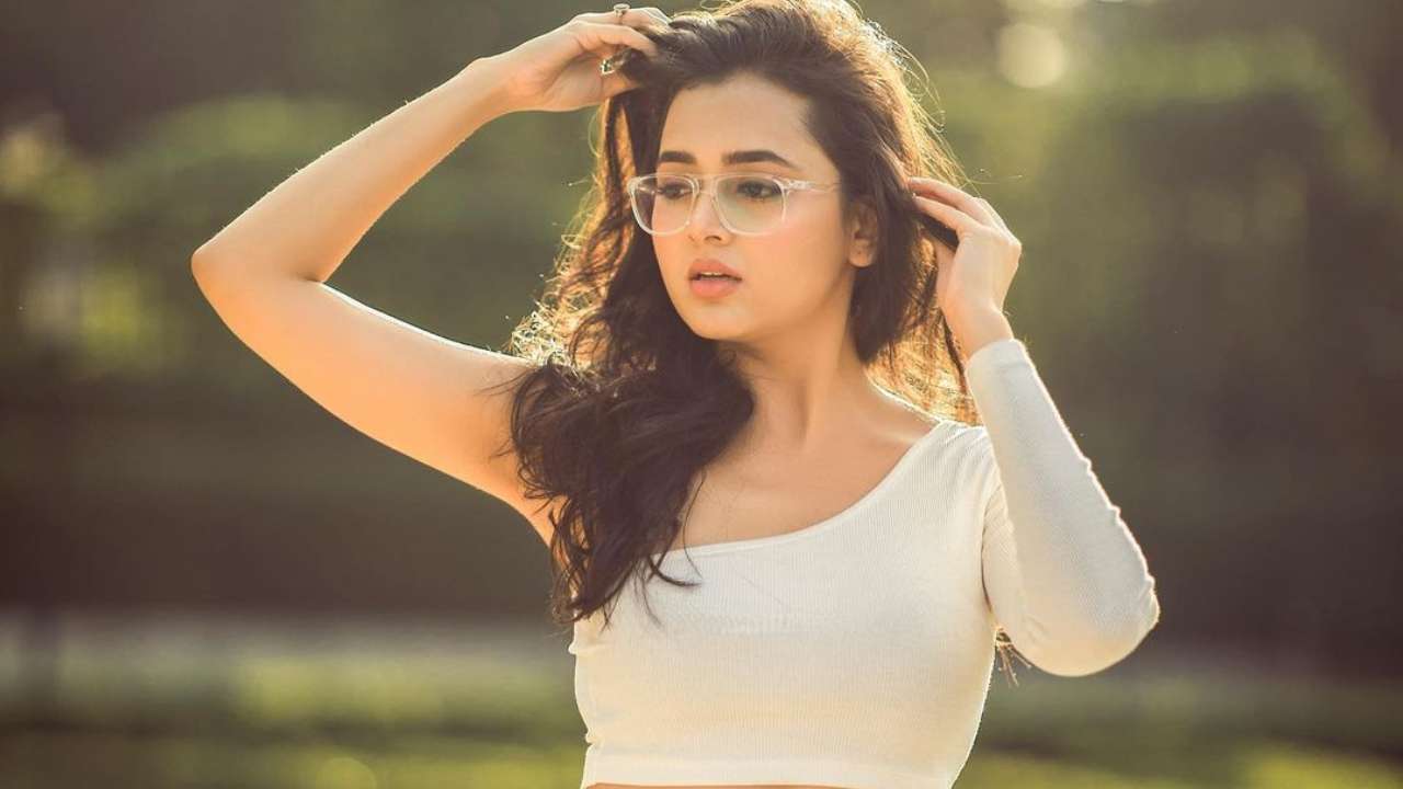 Tejasswi Prakash-Karan Kundrra look exquisite in new photoshoot, fans ...