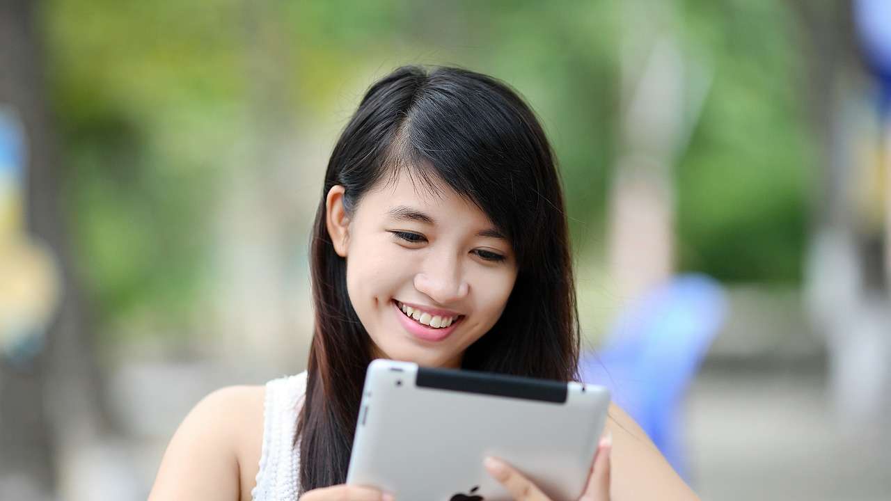 Child spending too much time on the phone? Know 5 tips to reduce your ...