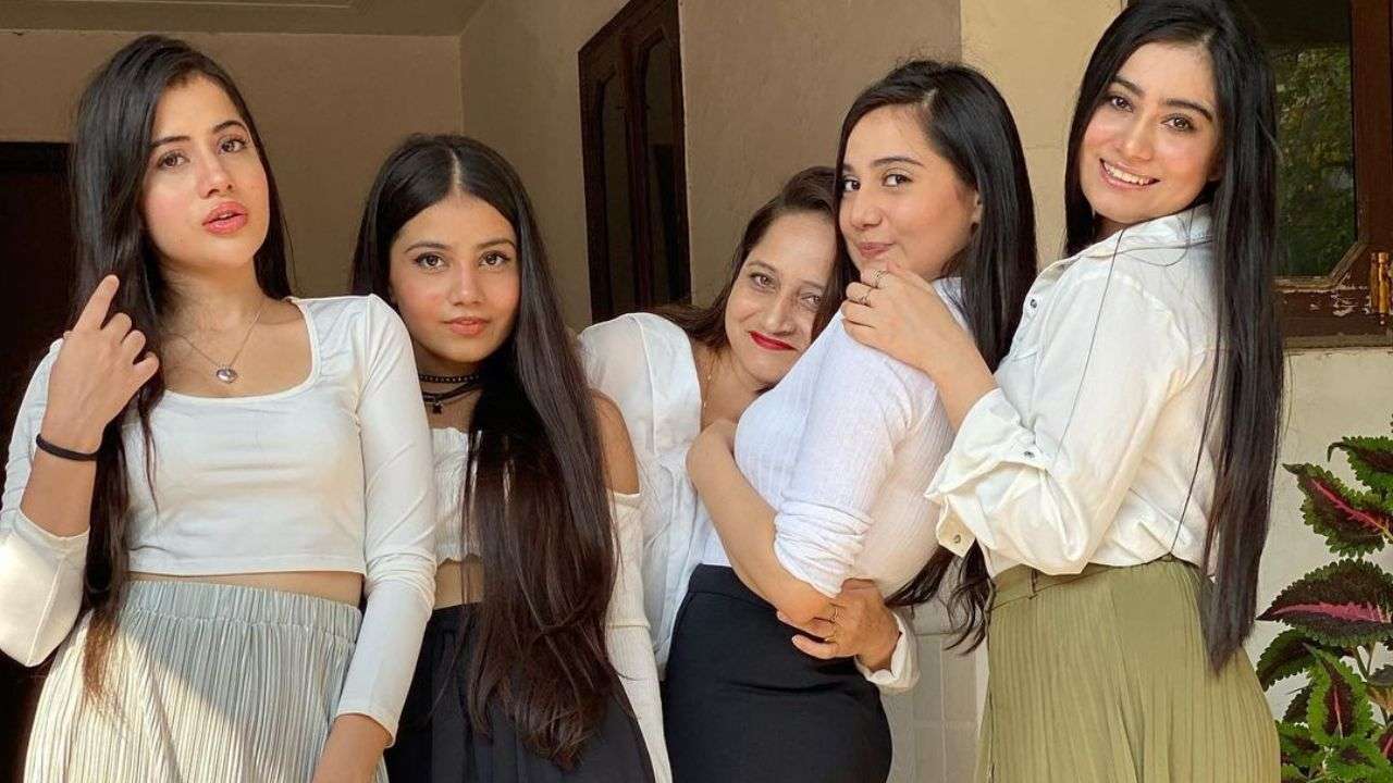Urfi Javed's sister Urusa Javed is a social media sensation, see pics